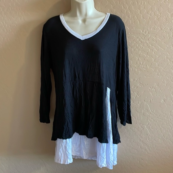 Shana | Tops | Shana Blackandwhite Wrinkle Look Tunic Size Medium ...